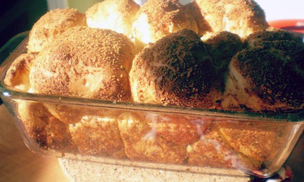 Homemade Pull-Apart Dinner Bread Rolls Recipe - Mom Spark