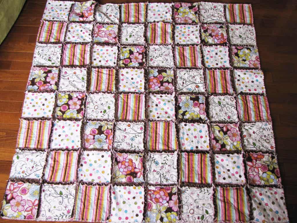 How To Make a Fast & Easy Quilt - Mom Spark