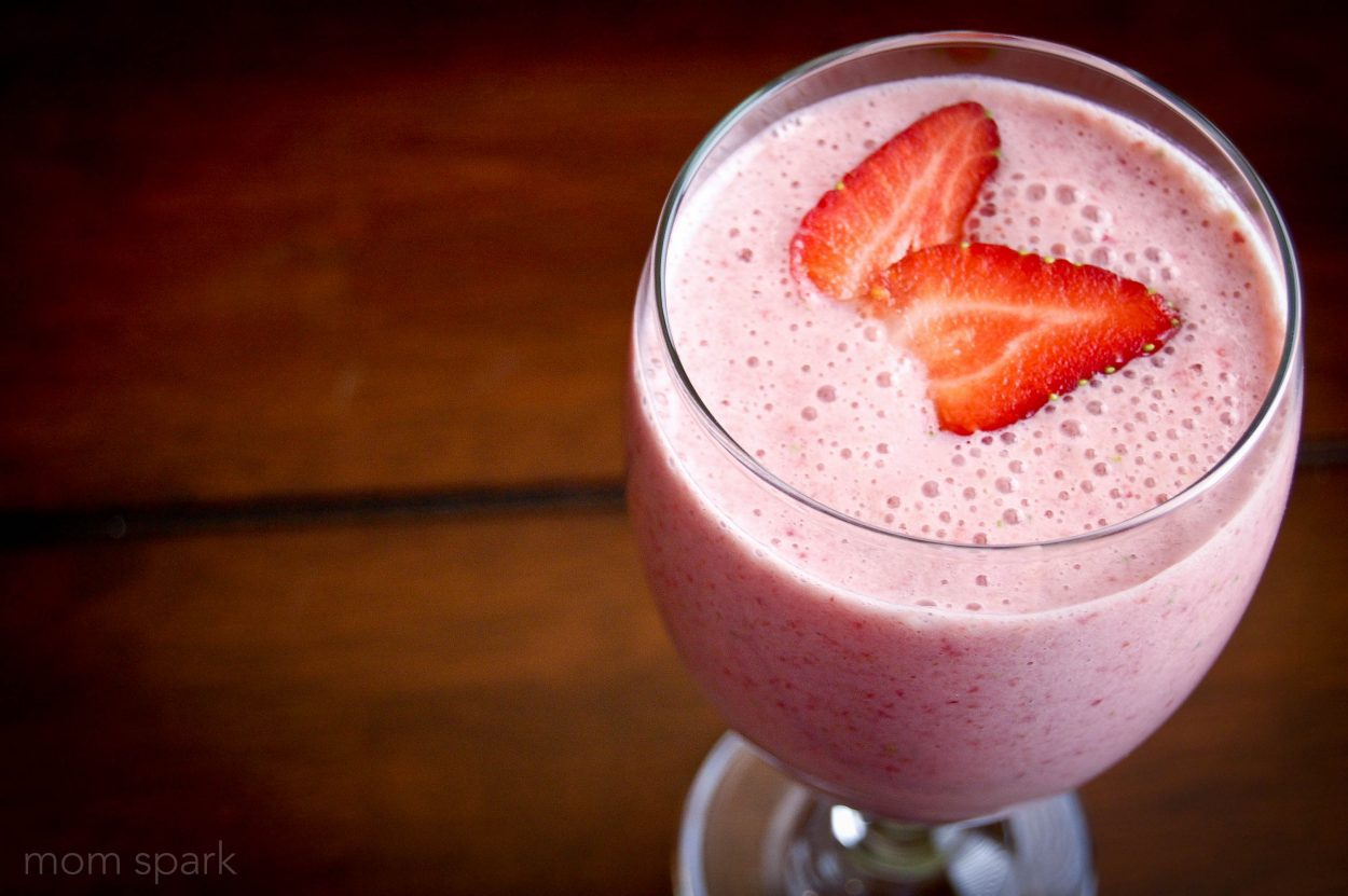 Easy and Healthy Strawberry Smoothie Shake Recipe - Mom Spark